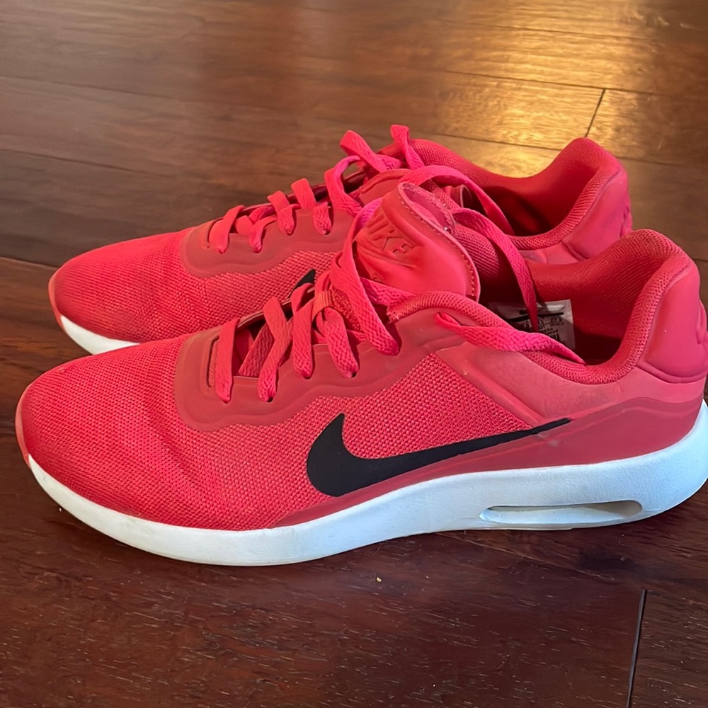 Nike Air Red 9.5 Men Shoes. - Gem